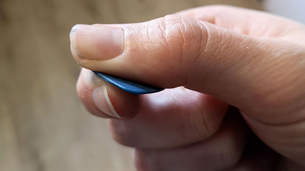 How to alternate pick on guitar: exercises to make you play faster ...