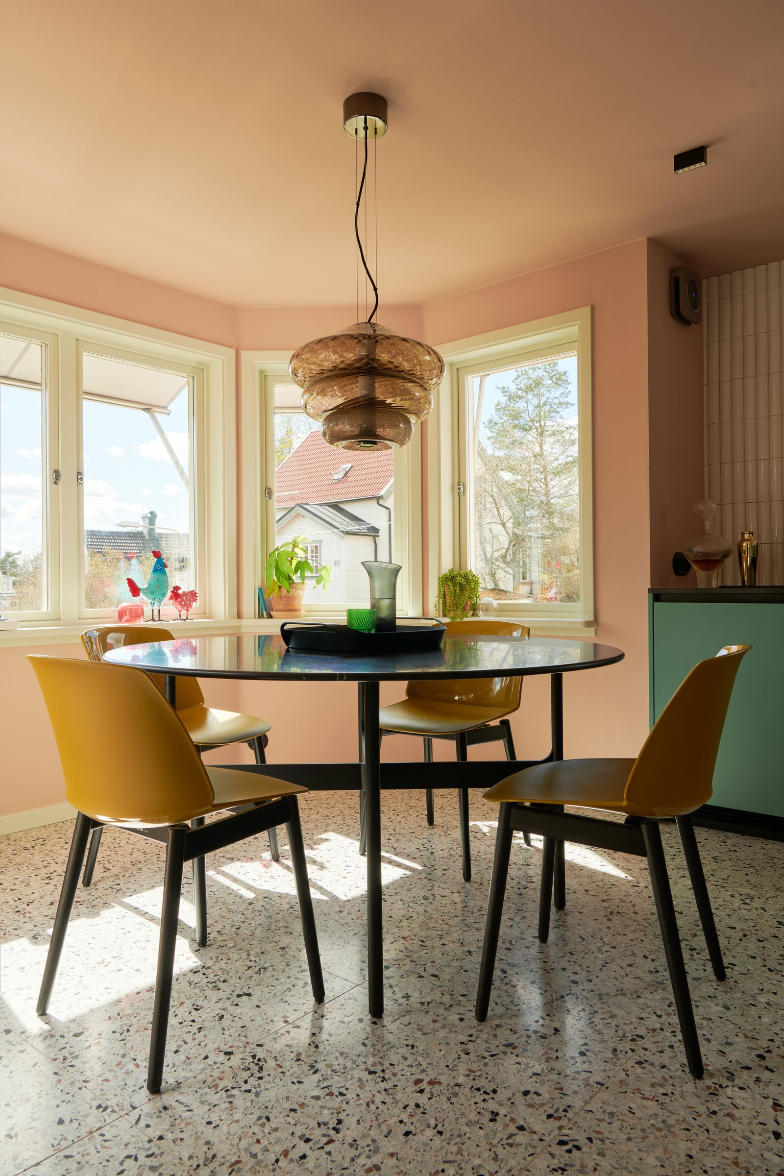 Colors That Go With Mustard Yellow — 5 Pleasing Combos | Livingetc