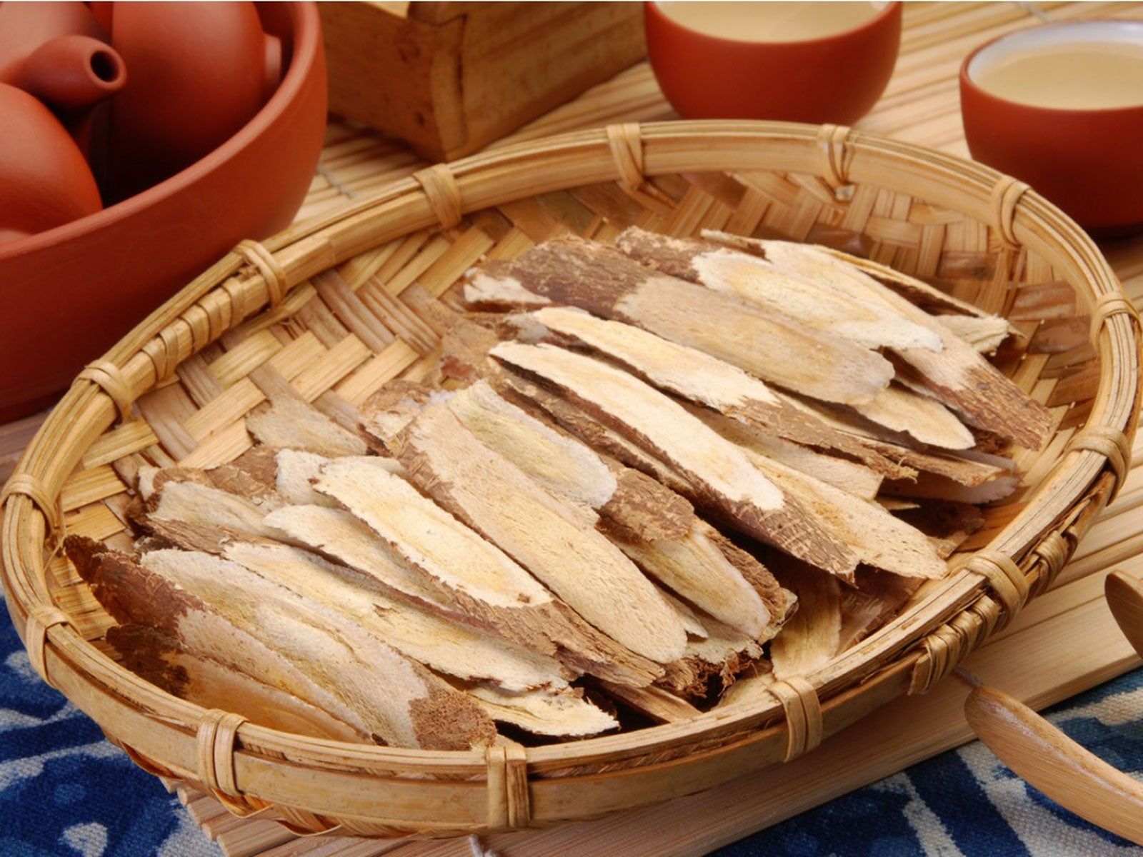 Astragalus Benefits – Growing Astragalus Herbs In The Garden ...
