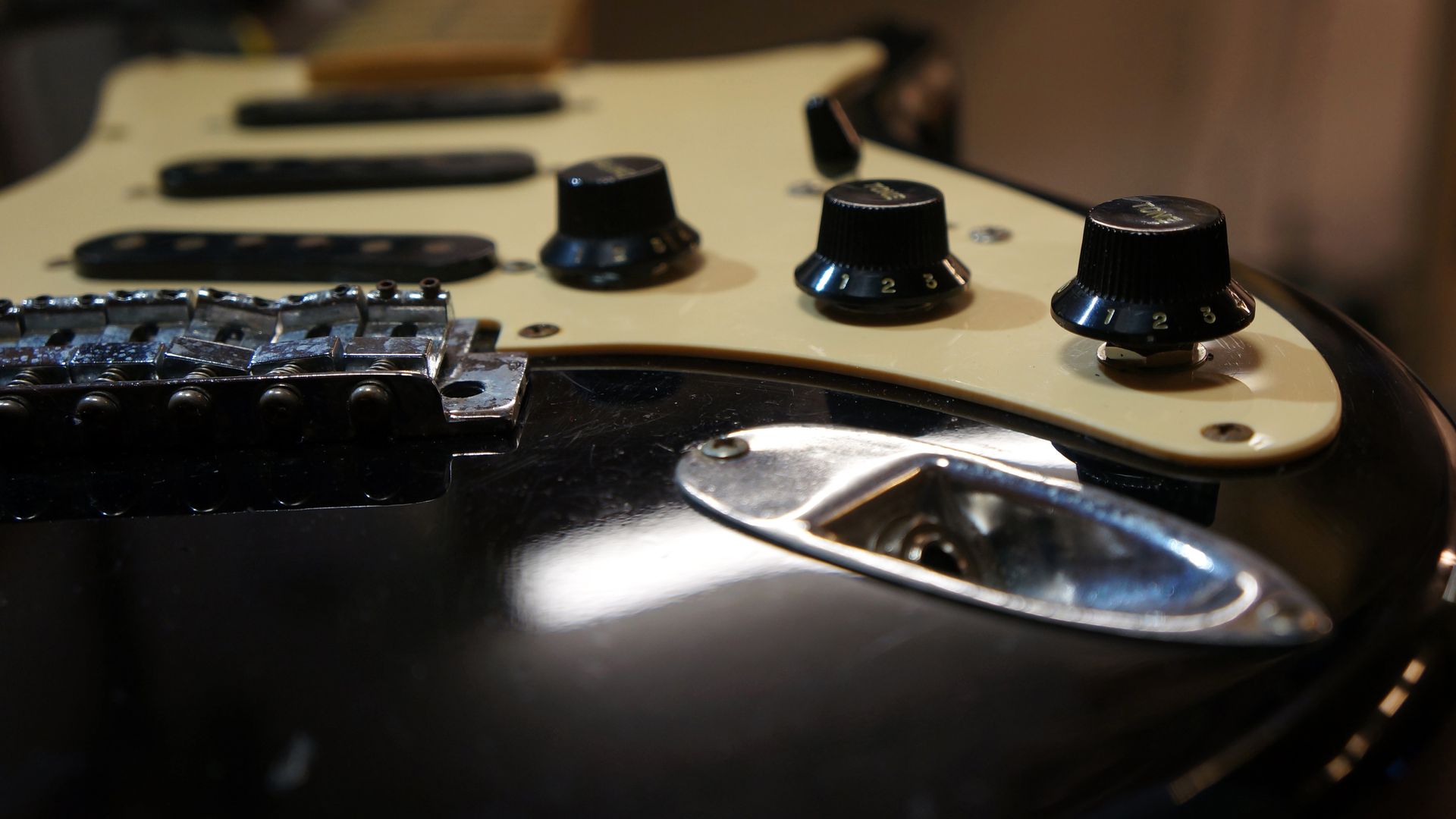 How to mod your Strat to sound like a Tele with a 7-way circuit ...