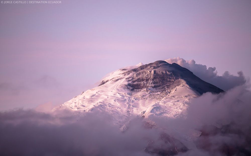 Unforgettable Images Capture Volcano Rumbling to Life | Live Science