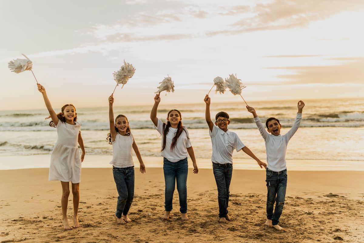 How to Plan a (Successful) Family Reunion | Kiplinger