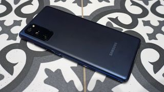 Samsung Galaxy S20 FE review: an old but still tempting Android mid ...