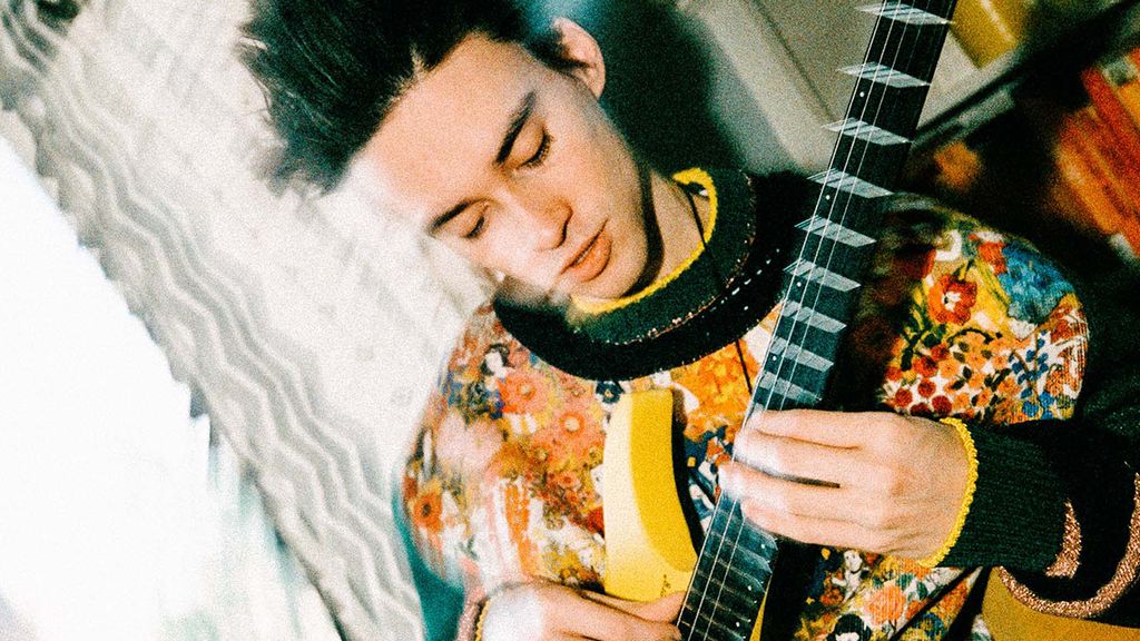 Watch Jacob Collier get wild with his custom Strandberg 5-string and ...