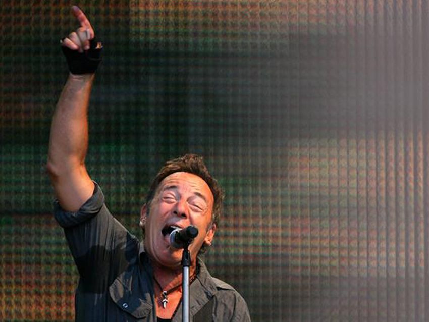Bruce Springsteen debuts new song Wrecking Ball at Giants Stadium ...