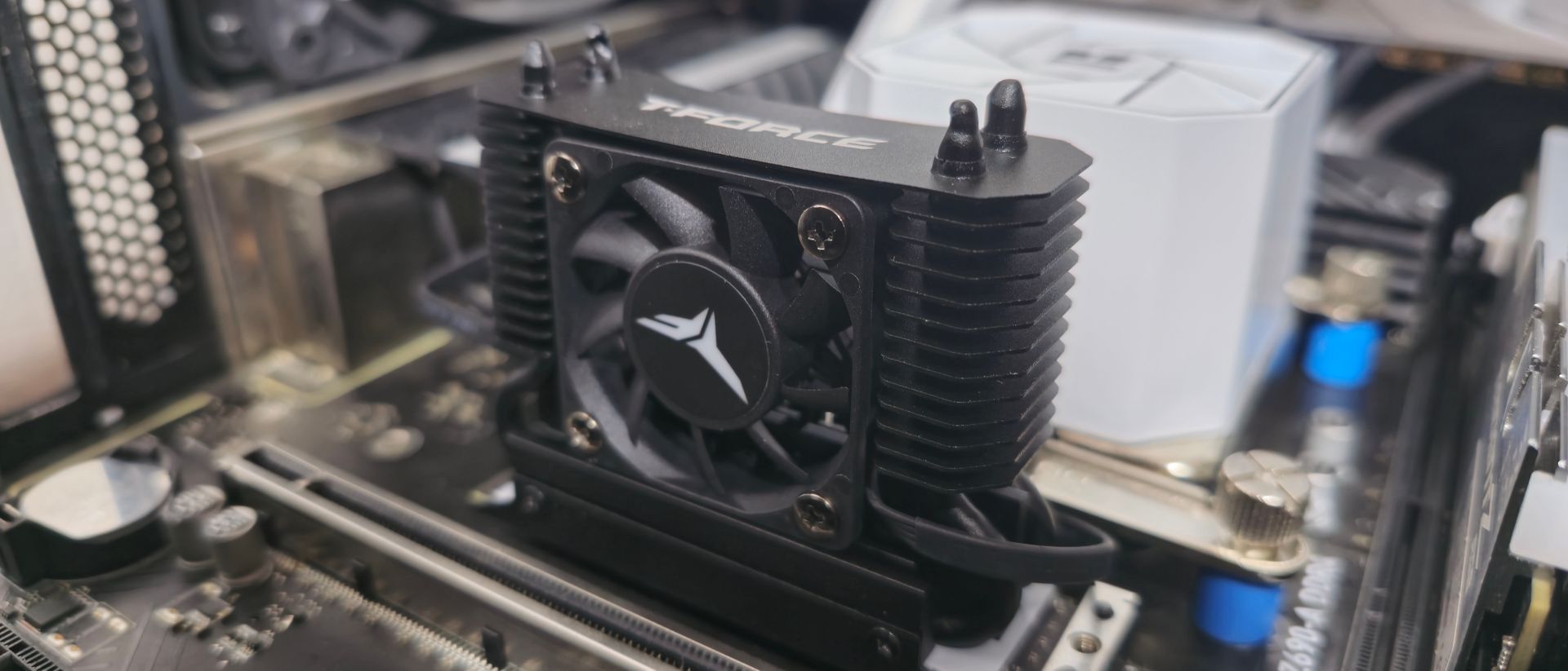 TeamGroup T-Force Dark AirFlow I SSD Cooler Review: The strongest NVMe ...