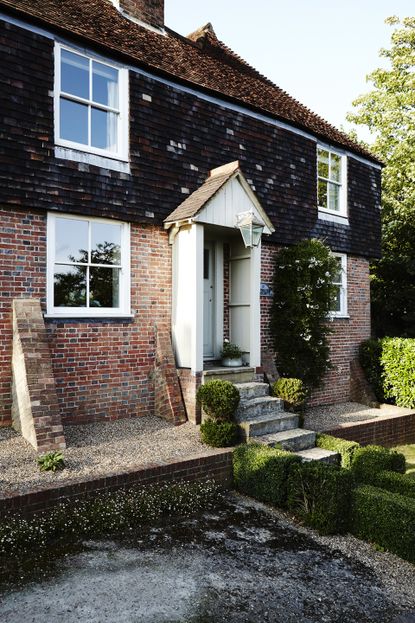 This 16th century former English coaching inn and its unusual ...