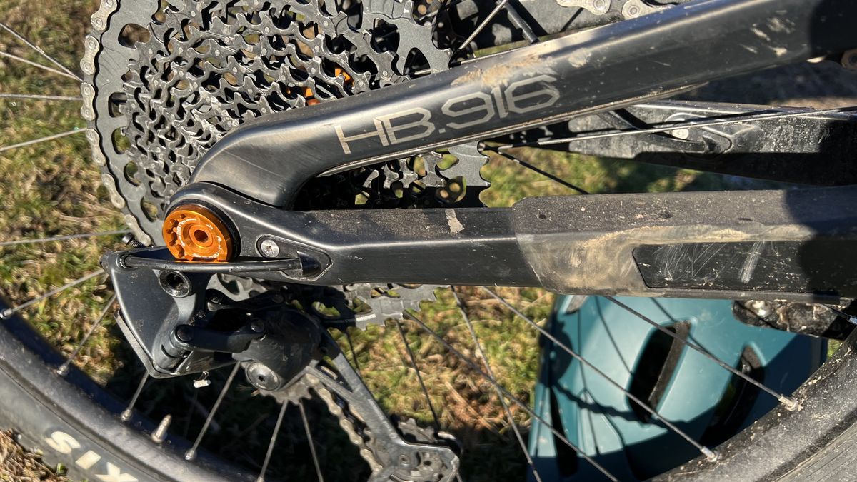 Hope HB.916 Enduro review – a trail-soothing high-pivot enduro racer ...