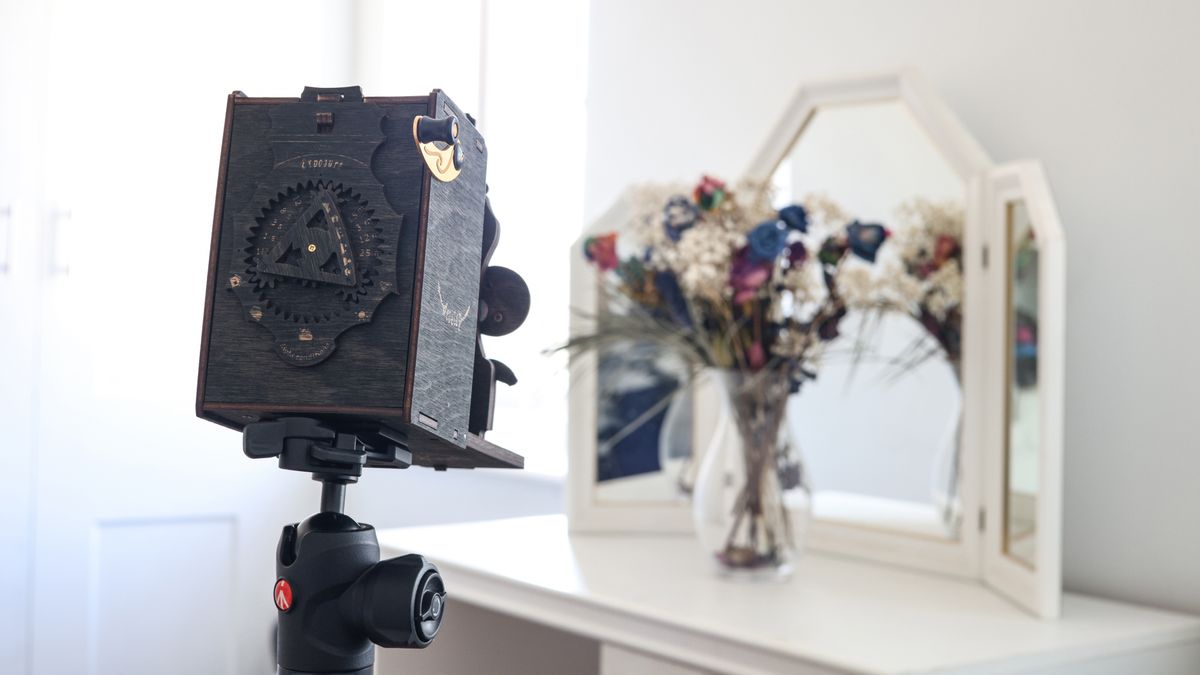 This wooden hand-crank camera might be the most fun I've ever used ...