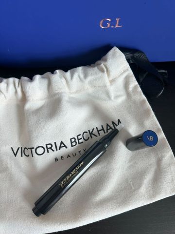 An Honest Review of the Victoria Beckham Concealer Pen | Who What Wear