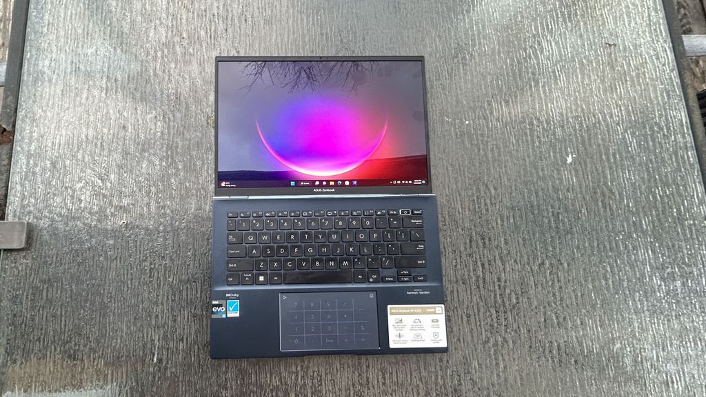 Asus Zenbook 14 (Q409ZA) OLED review — killer battery life for less ...