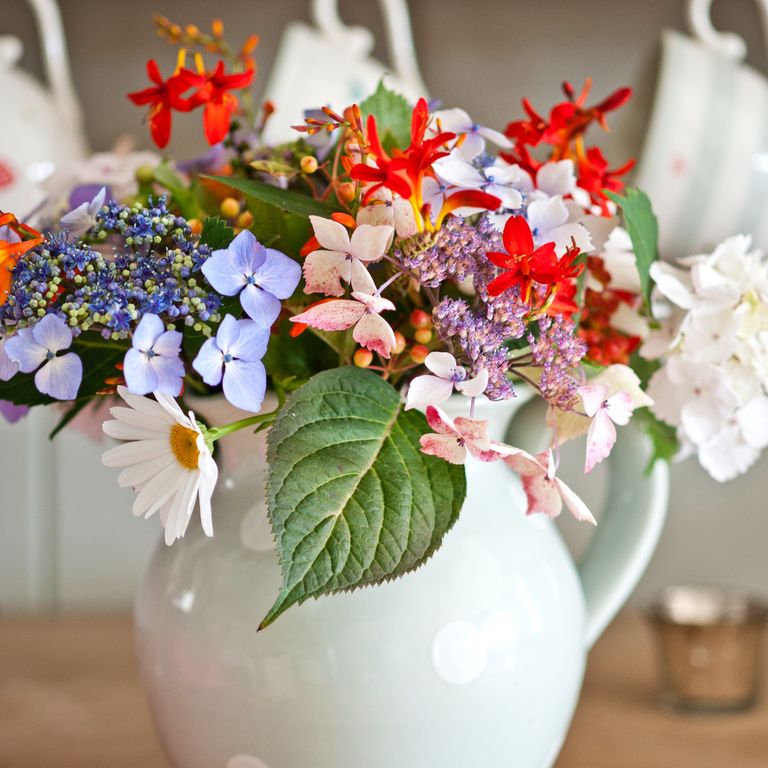 This is what professional florists do to perk up cut flowers | Ideal Home