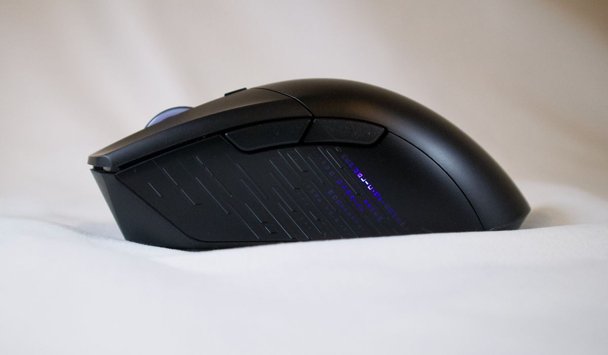 Asus ROG Gladius III Gaming Mouse Review: Customized Gaming Champ | Tom ...