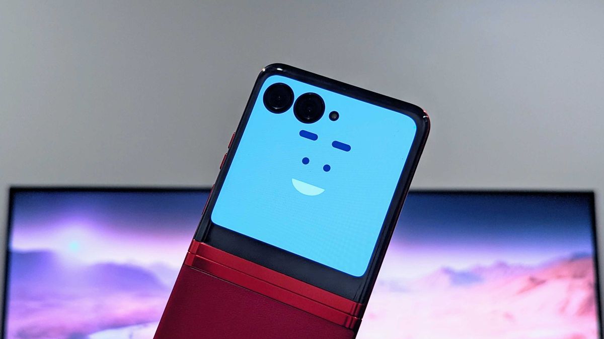 Motorola Razr 2023 vs. Razr Plus: Should you wait? | Android Central