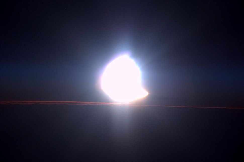 Astronauts Snap Amazing Total Solar Eclipse Photos from Space | Space