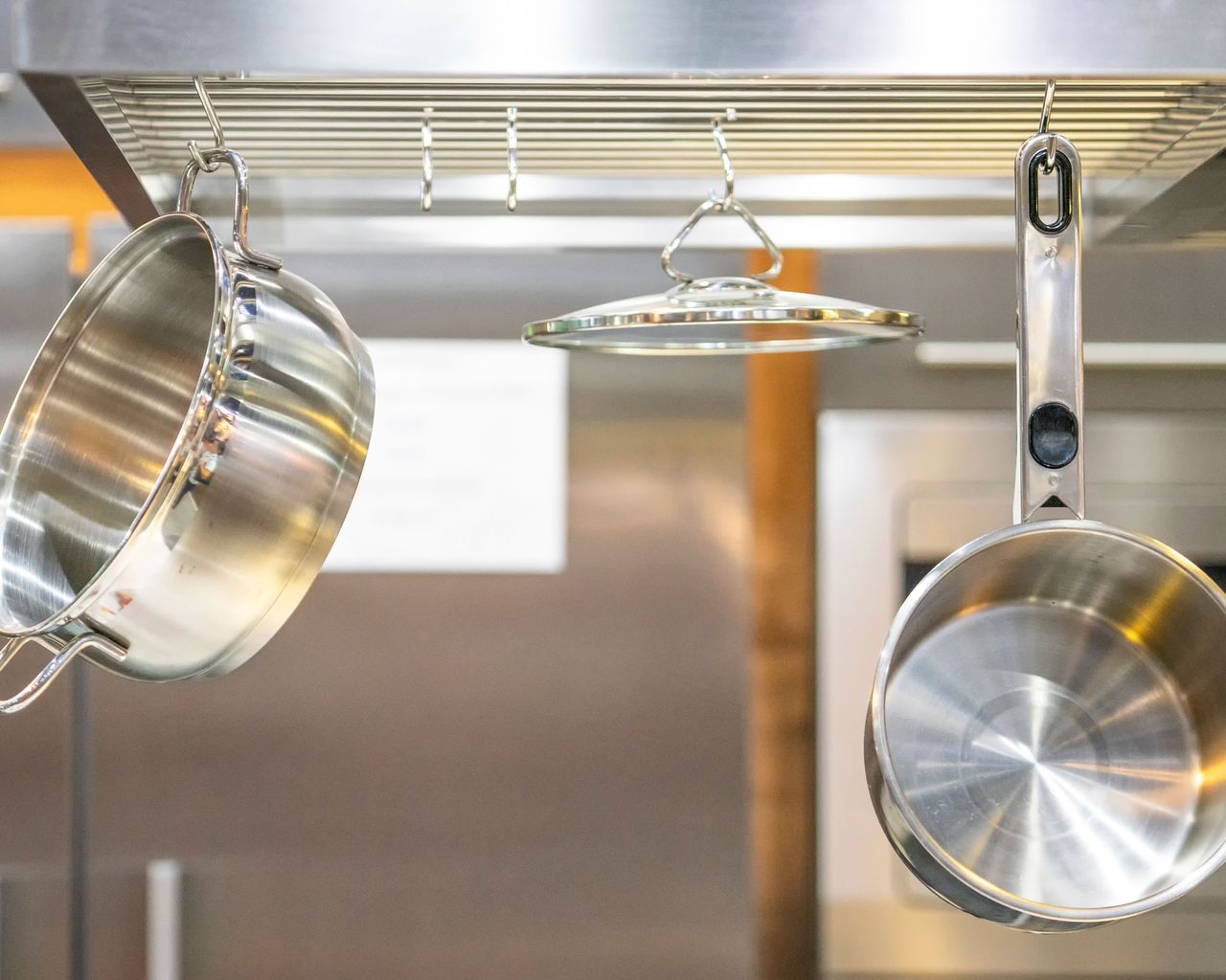 How to store pot lids: 10 best ways to organize pan lids | Homes and ...