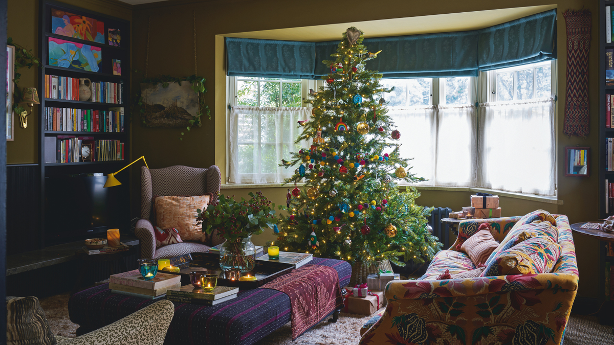 Your Christmas Tree Needs This Woven Tree Collar from ALDI | Homes and ...