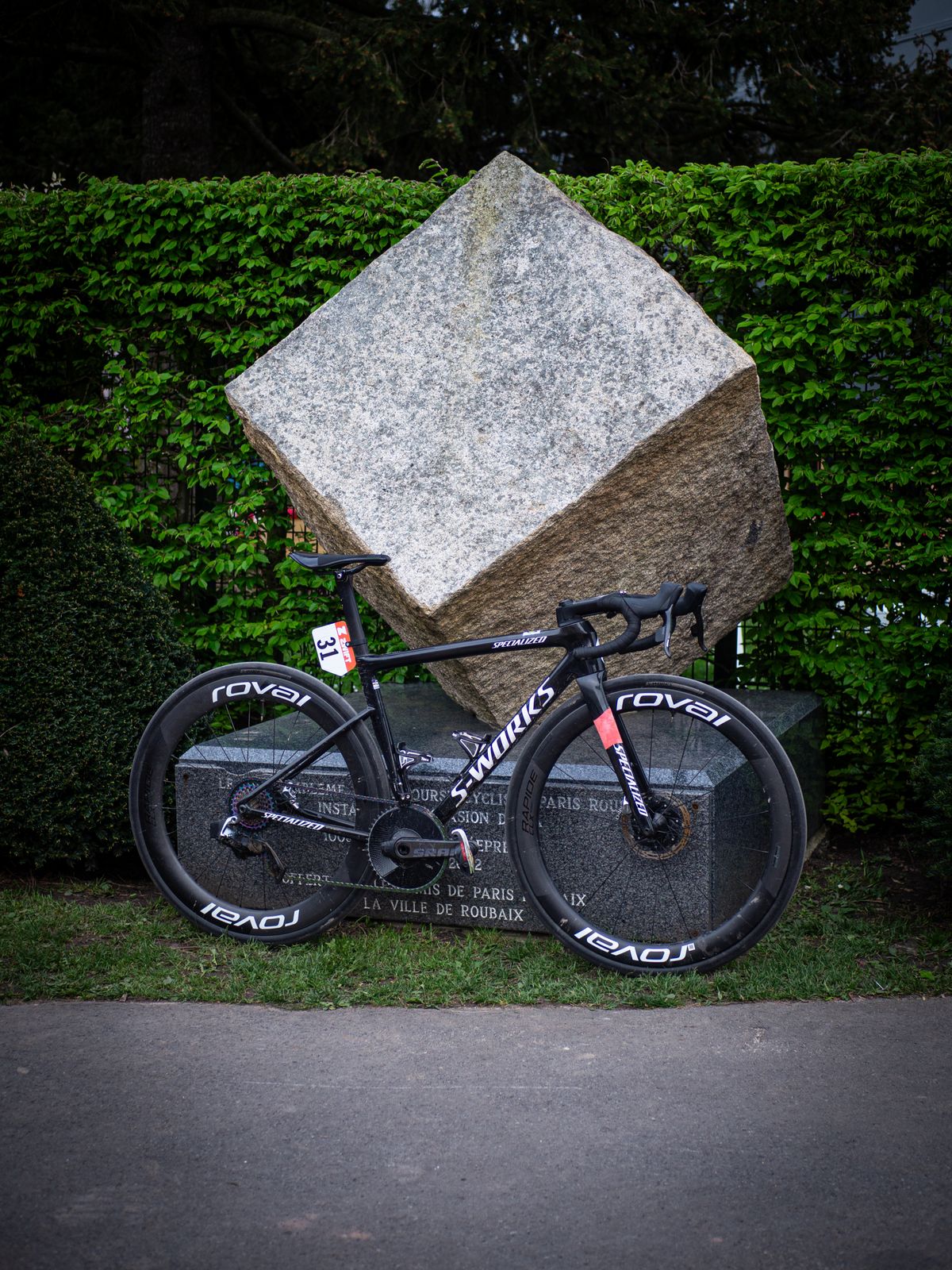 Paris-Roubaix Femmes podium bikes: Three different approaches from ...