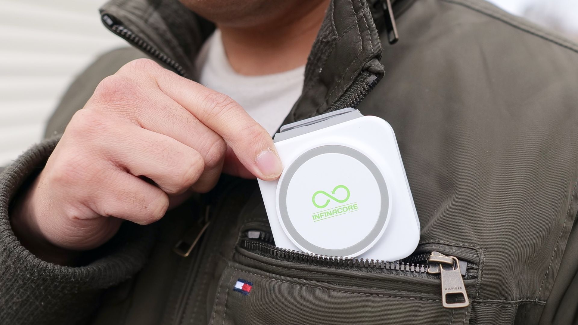 This foldable 3-in-1 MagSafe wireless charger is my new favorite travel ...