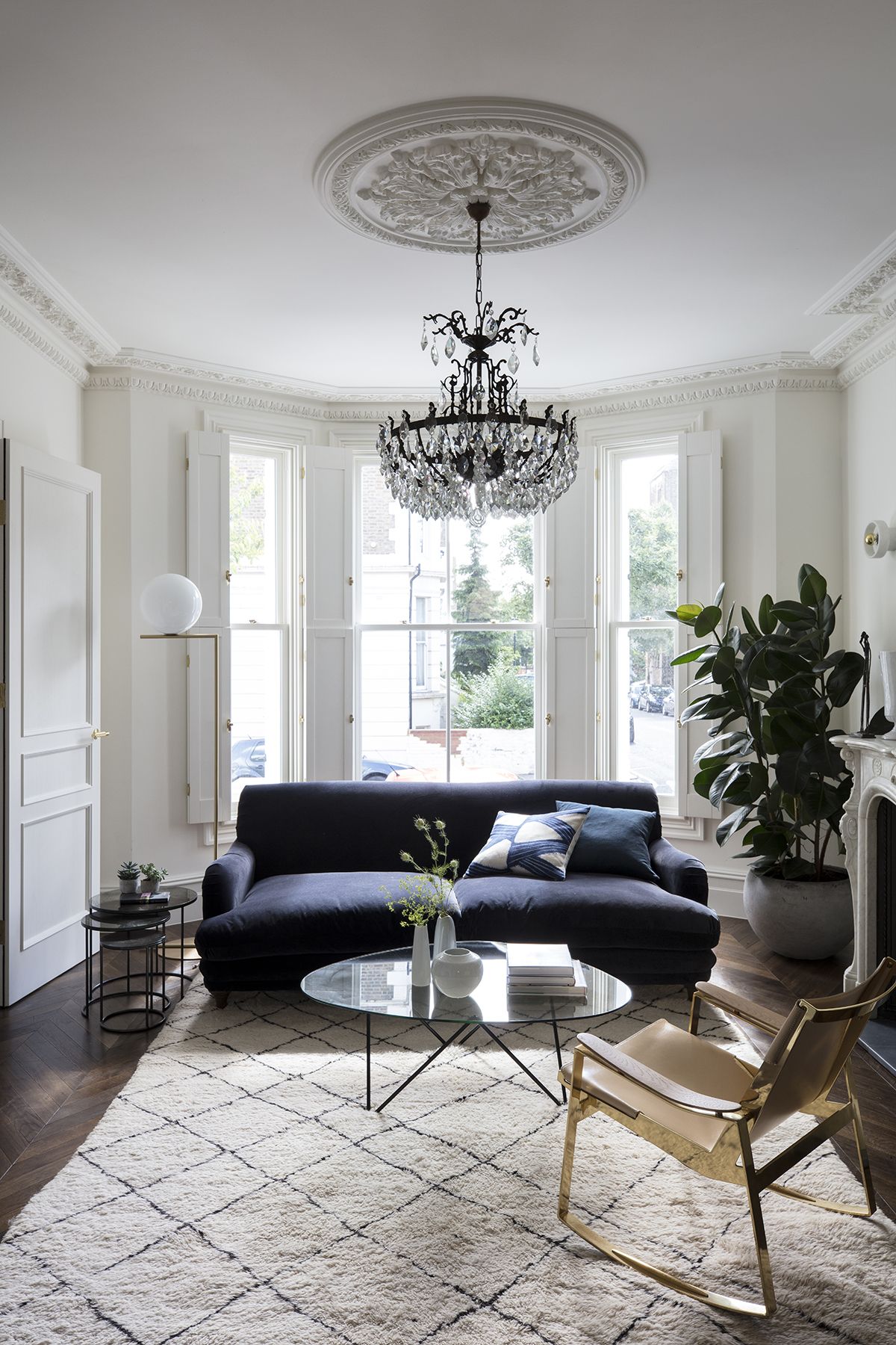 Explore a Victorian house in west London that perfectly blends elegance ...