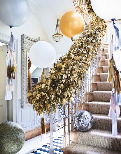 Timeless Metallic Christmas Decoration Ideas