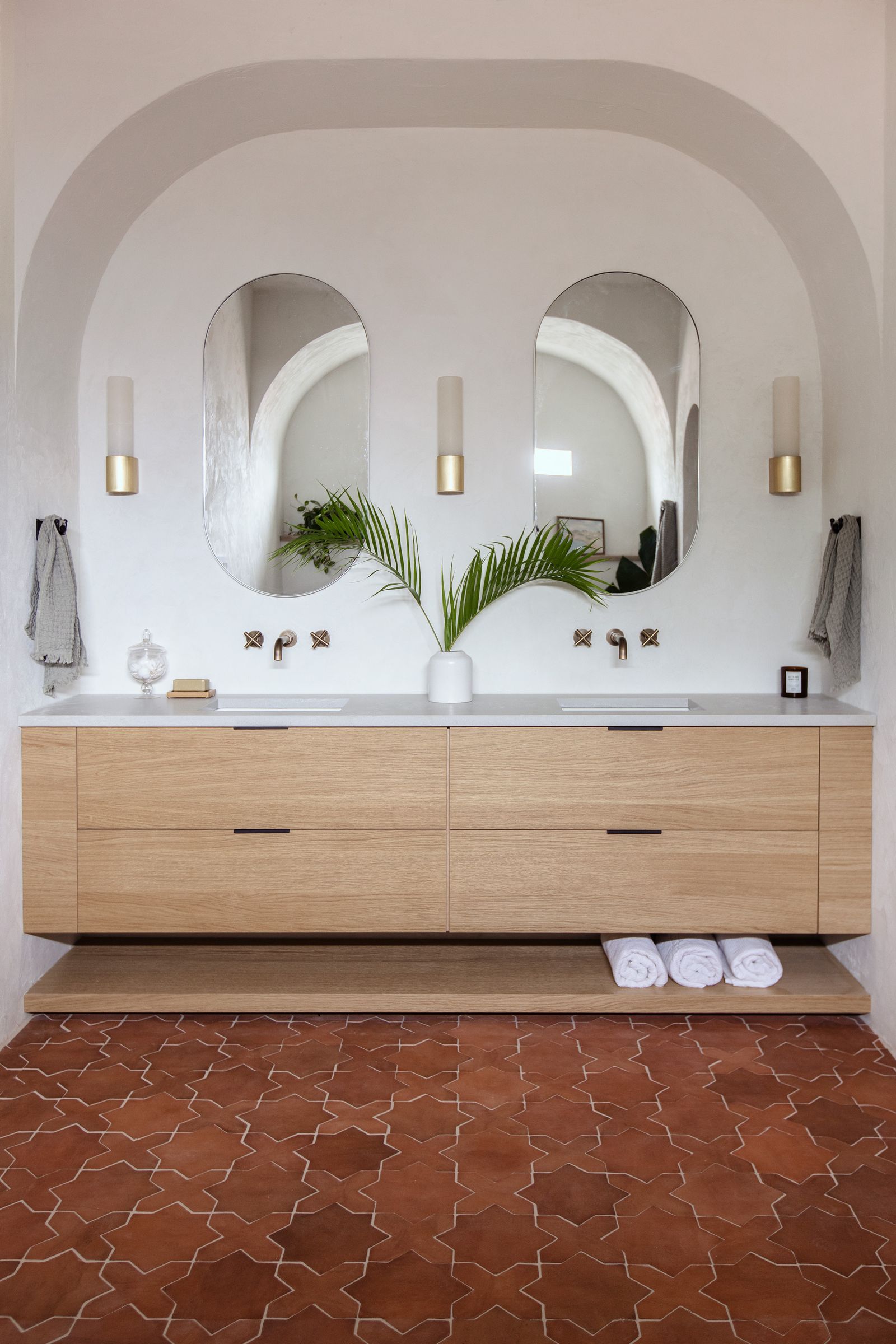 How to Organize Your Vanity in 7 Simple Steps | Livingetc