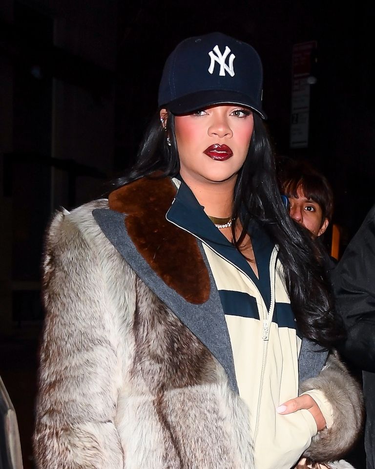 Rihanna's Winter Berry Lip Combo Is Perfect for Date Night | Who What Wear