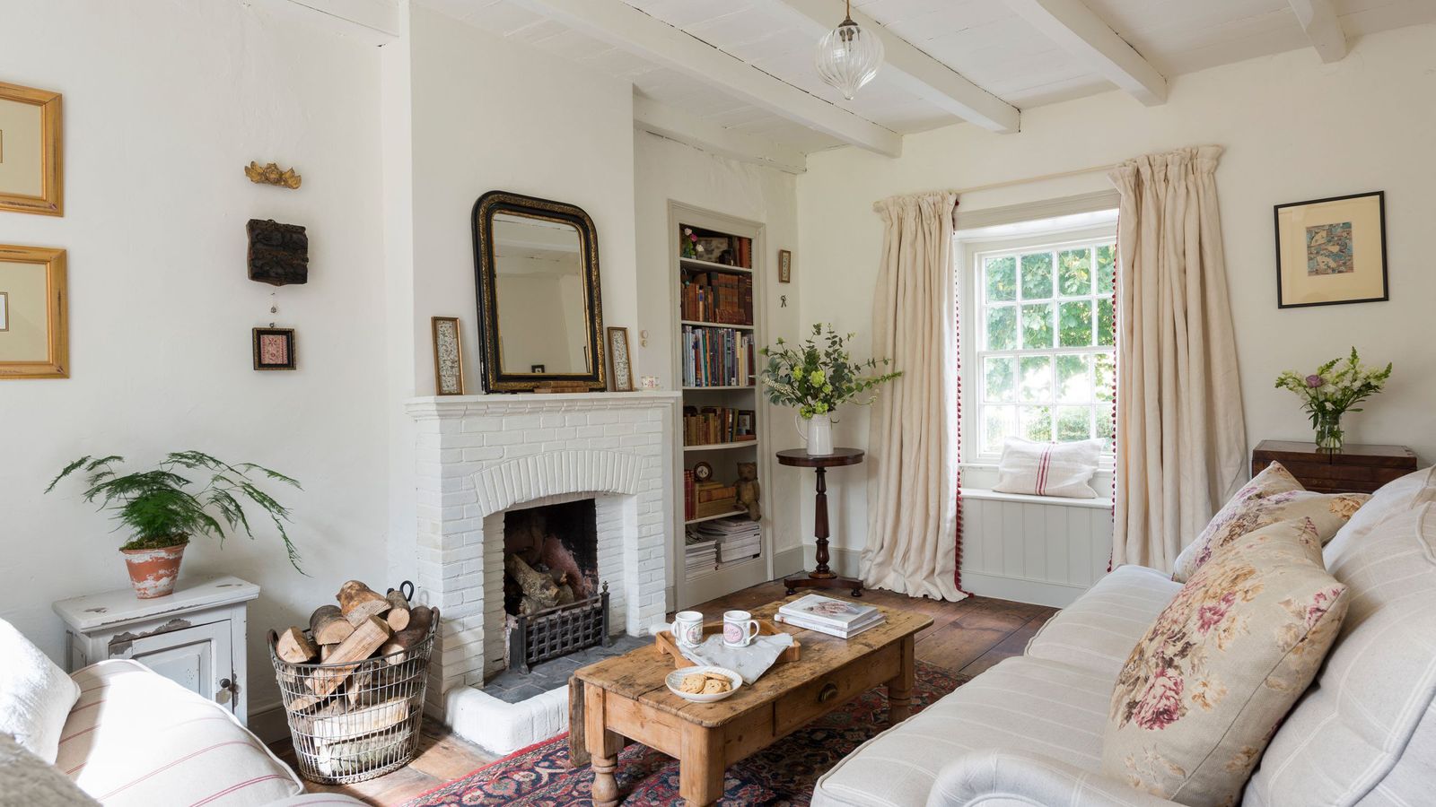 Cottage living rooms: 11 rustic decorating ideas | Real Homes