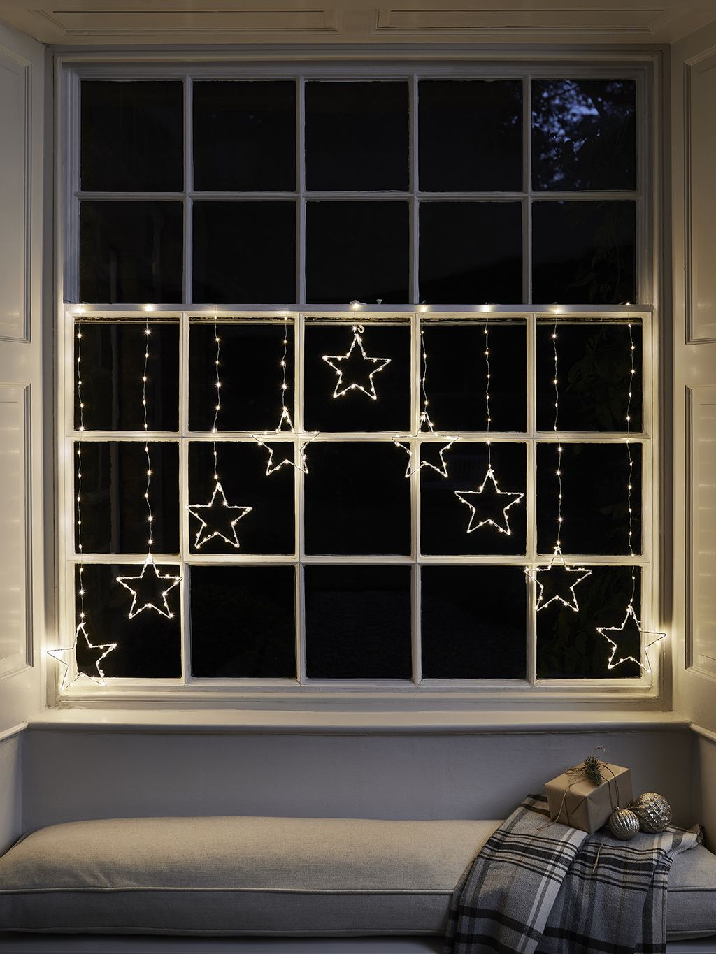 Christmas window lighting ideas | Livingetc