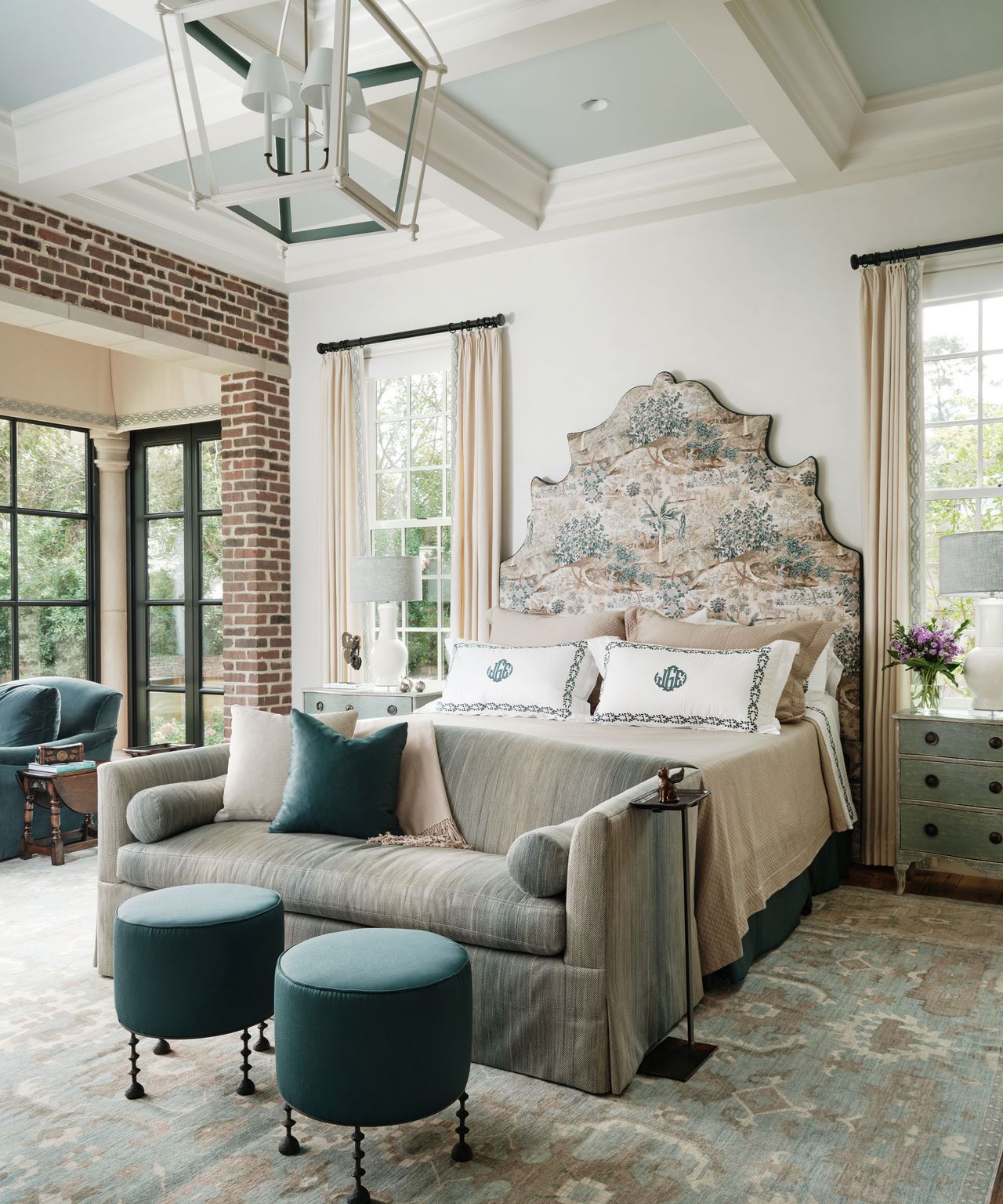 6 outdated bedroom trends designers urge us to avoid at all costs ...