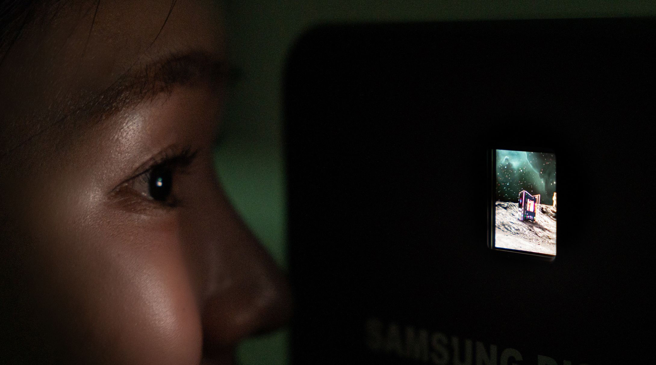 Promising new nanoscale OLED tech makes 1 mm 1080p panels possible ...