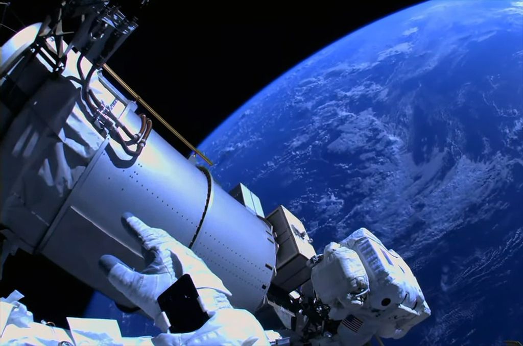 Spacewalking Nasa Astronauts Erect Support Frame For New Solar Array Space
