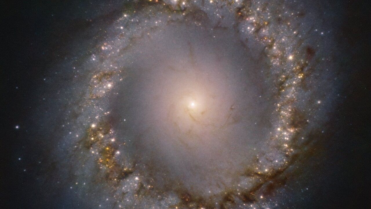 Peer into the exposed heart of a galaxy in mesmerizing new image | Space