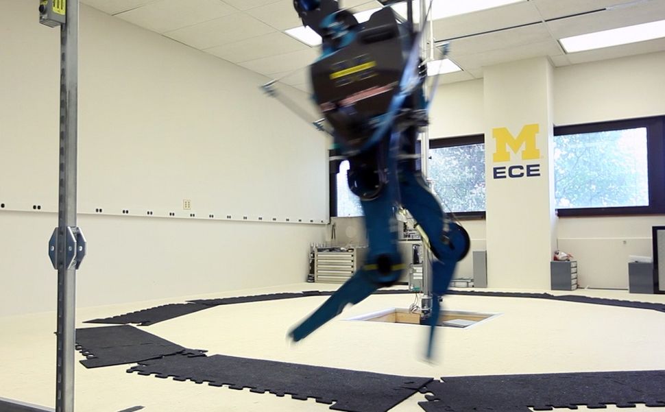 Meet MABEL: Worlds' Fastest 2-Legged Robot with Knees | Live Science