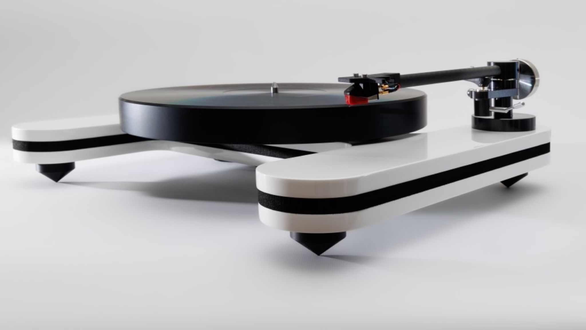 This impossibly cool turntable uses a removable disc instead of any ...