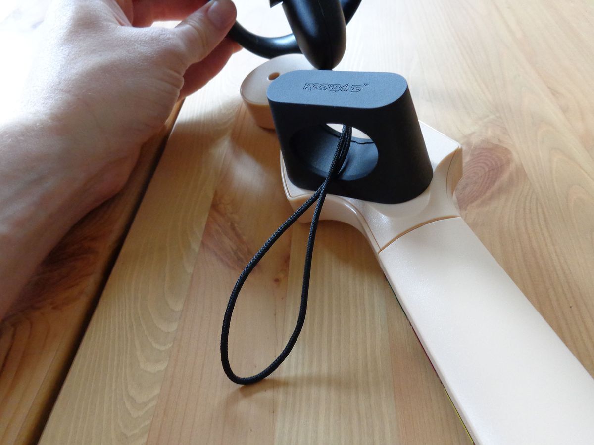 How to connect your Oculus Touch controller to the Rock Band guitar ...