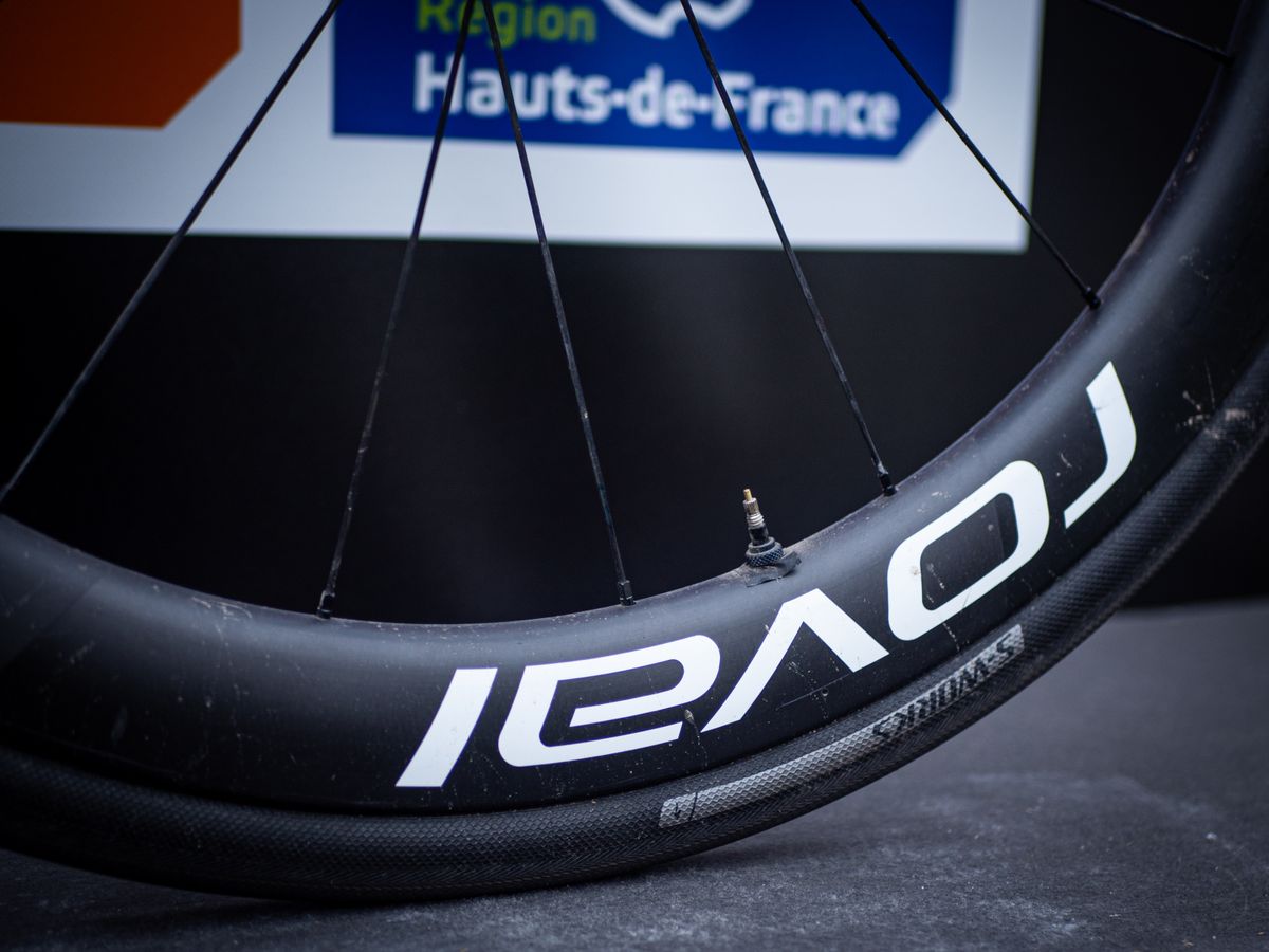 Paris-Roubaix Femmes podium bikes: Three different approaches from ...