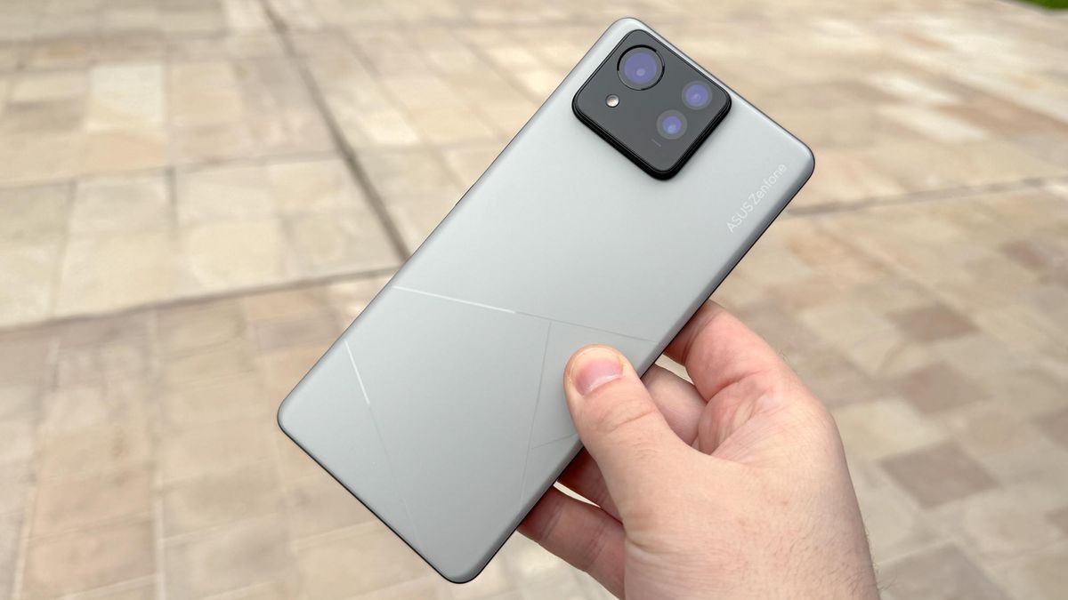 Asus Zenfone 11 Ultra review: A feature-packed flagship with amazing ...