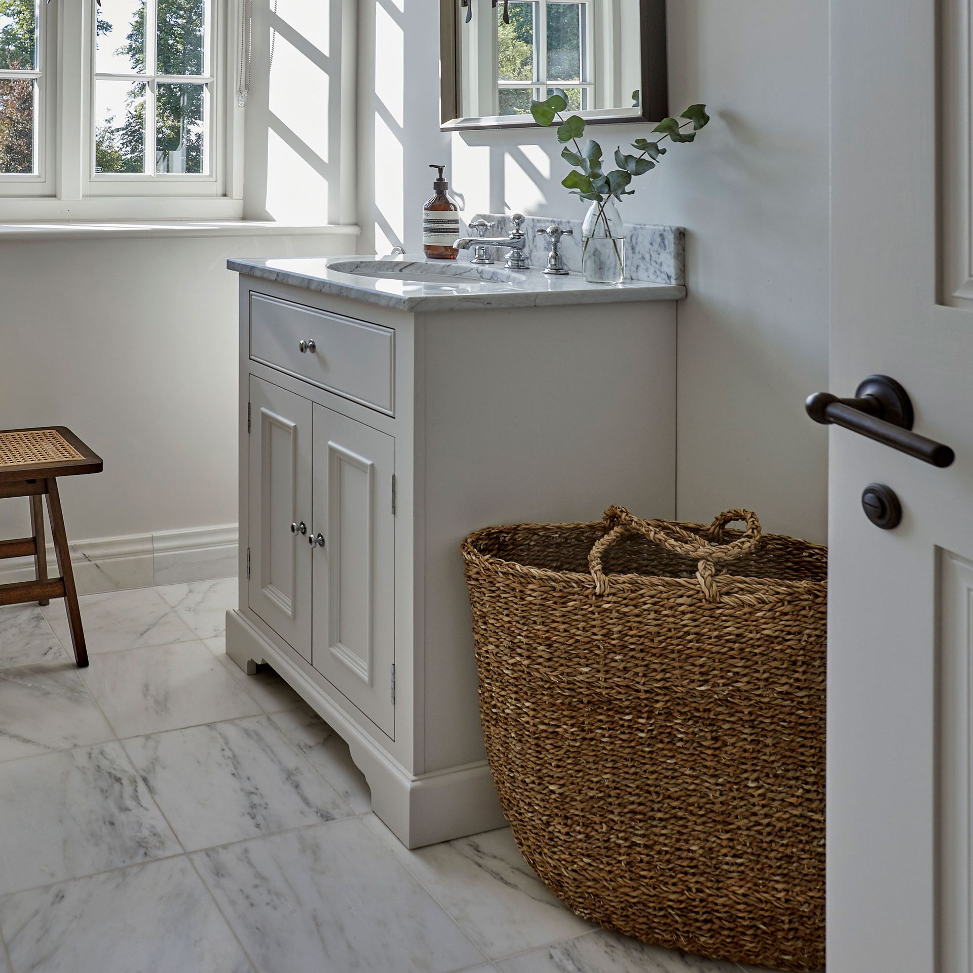 9 small bathroom flooring ideas to make a space feel bigger | Ideal Home