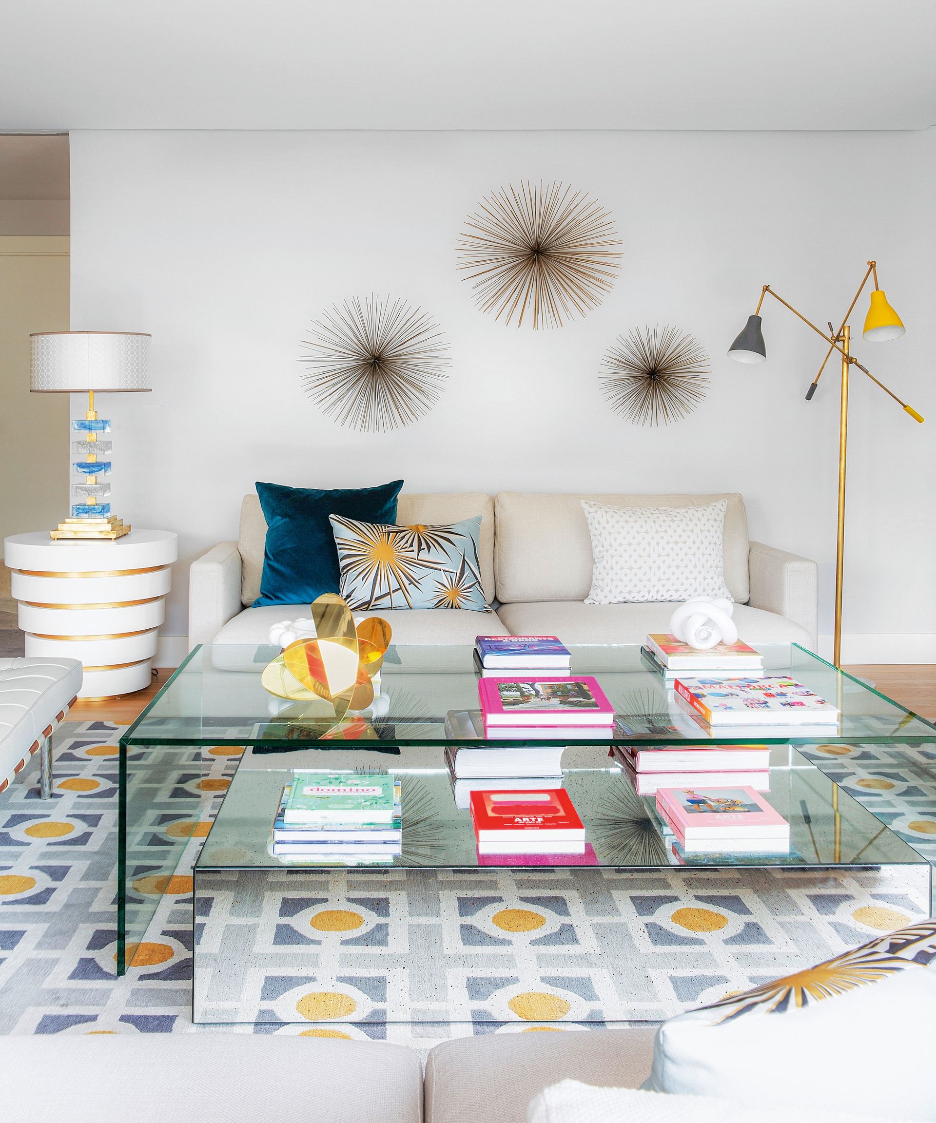 Bursts of primary color wake up this neutral Madrid apartment | Livingetc