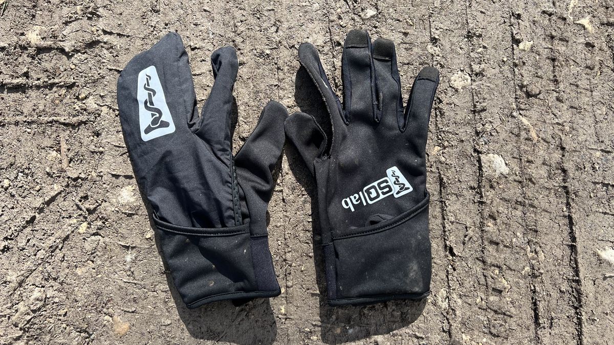 SQLab ONE10 gloves review – innovative fit and flap tech | Bike Perfect
