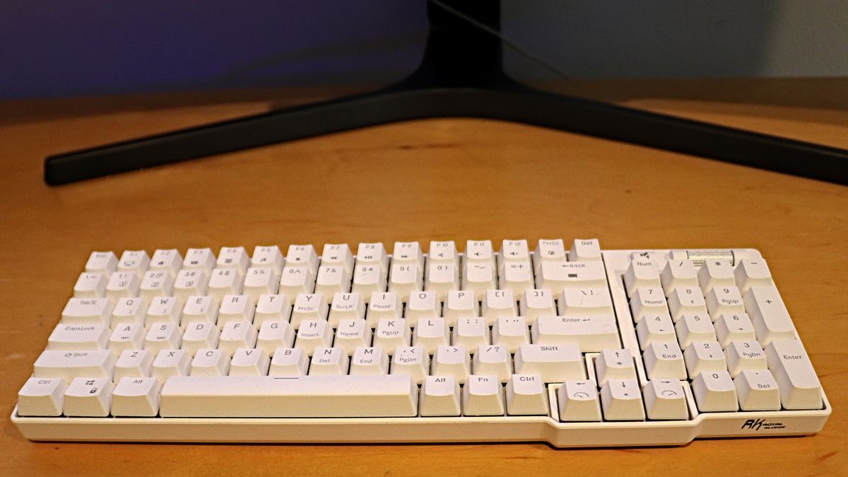 Royal Kludge RK96 Review: Customizable, Compact and Flexible | Tom's ...