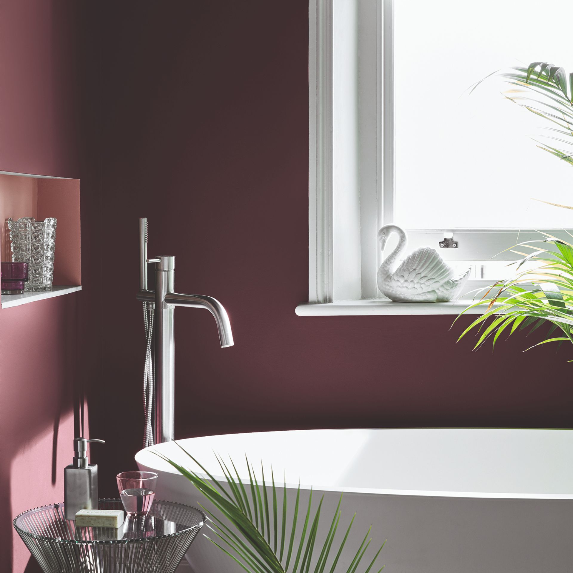 Damson room ideas - the stand-out autumn colour trend | Ideal Home