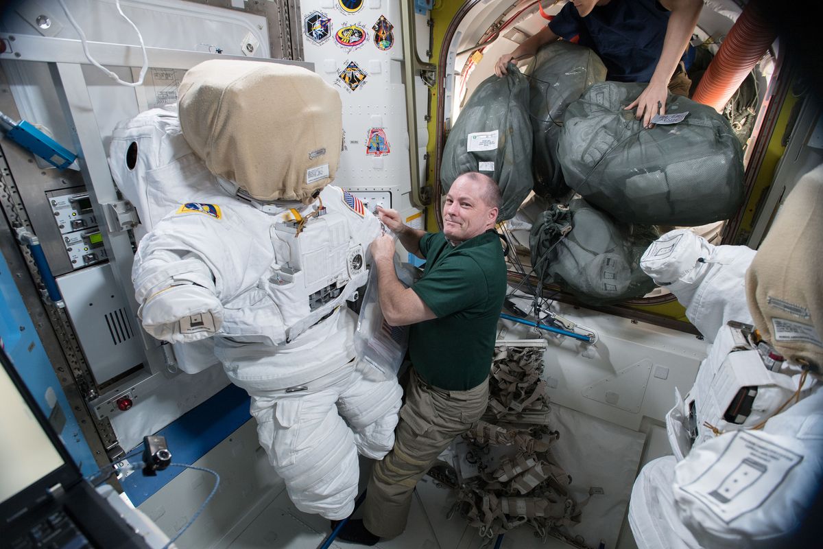 In Photos: The Space Station Spacewalks of Expedition 54: Page 2 | Space