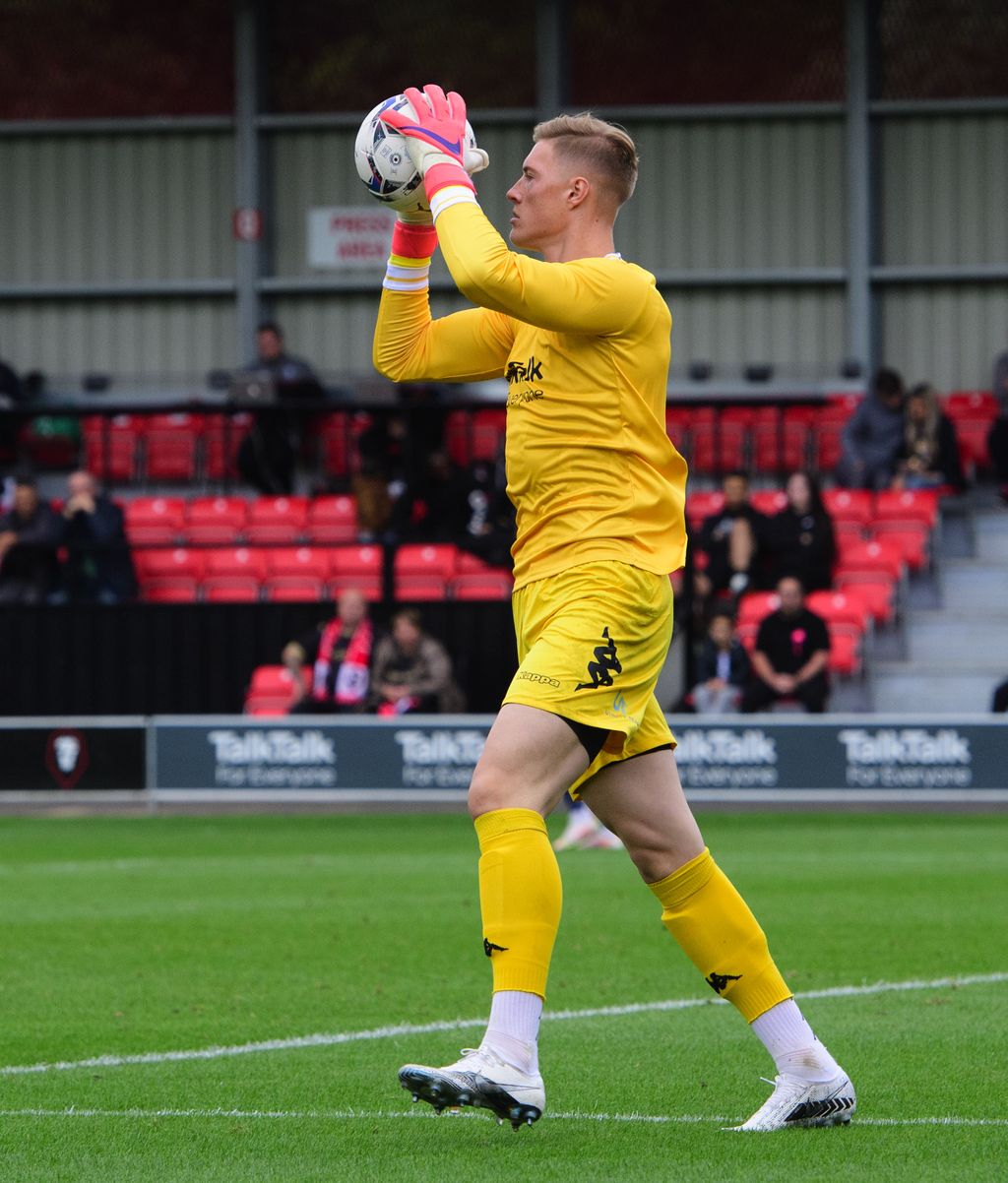 The rise of the ‘fake No.2 goalkeeper’: How EFL clubs are exploiting ...