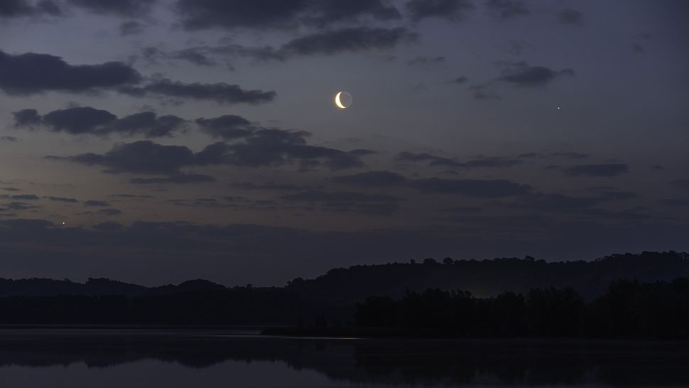 Venus, Saturn and the moon dazzle at dawn in 'romantic' photo from Chew ...