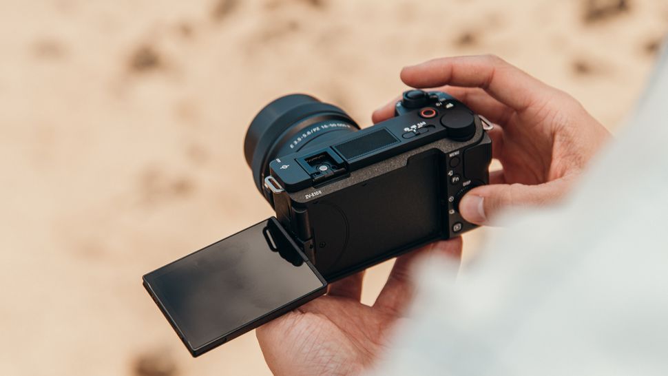 Sony doubles its mirrorless camera market share over Canon in Japan ...