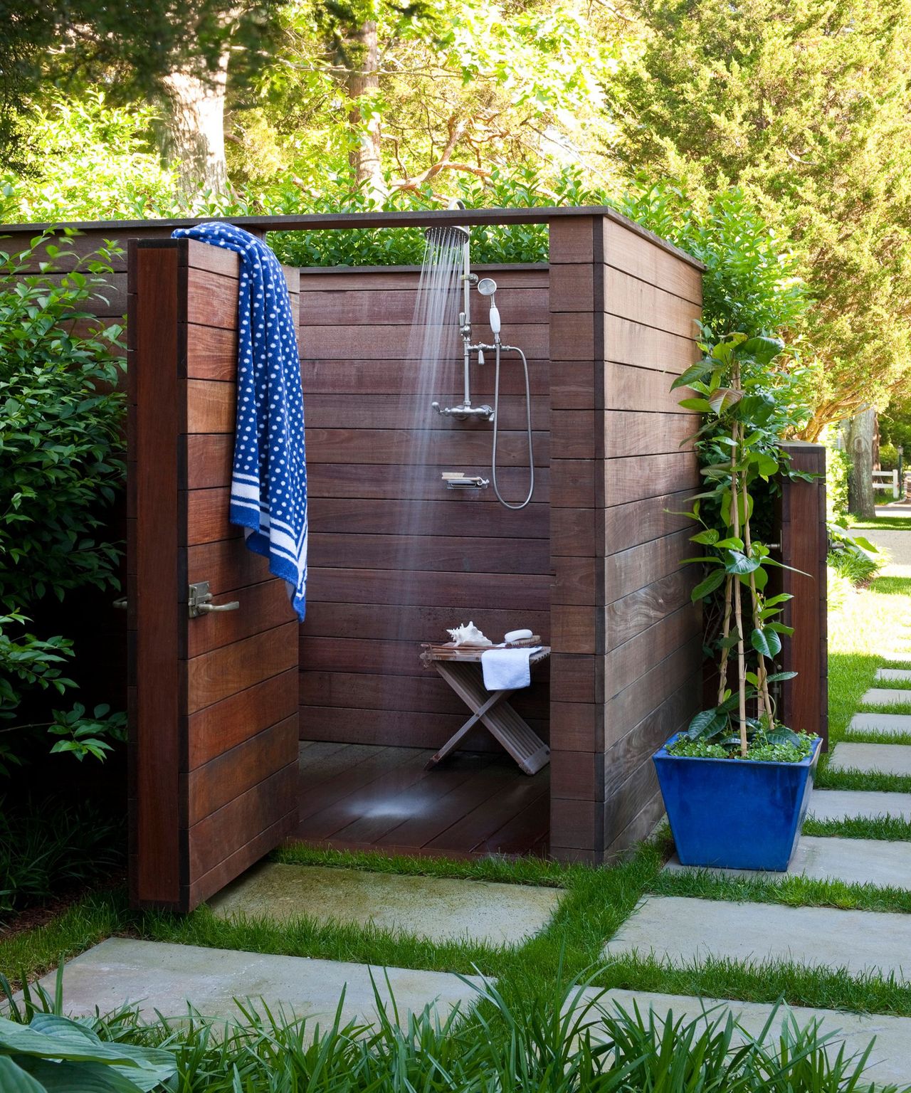 15 outdoor shower ideas for a useful, luxurious yard feature | Homes ...