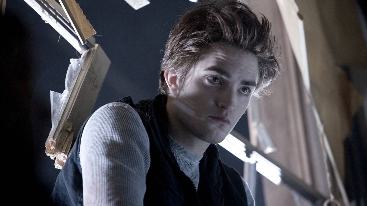 Twilight director reflects on 15 years of the fantasy hit, not casting ...