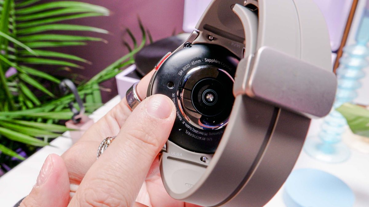 Samsung Galaxy Watch 5 has a mysterious skin temperature sensor — what ...